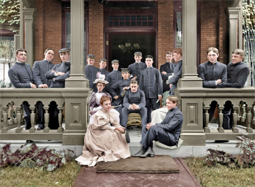 20 Striking Colorized Photos from the Early 1900s
