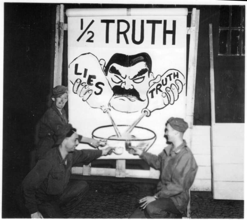 20 Powerful Vintage Photos From the Cold War Era
