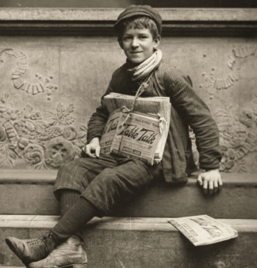 20 Vintage Photos of Paperboys from the 1900s