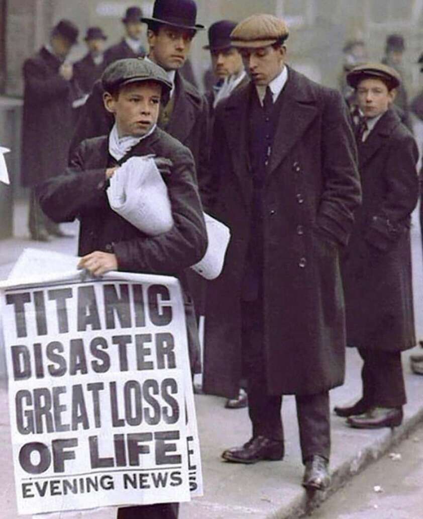 20 Vintage Photos of Paperboys from the 1900s