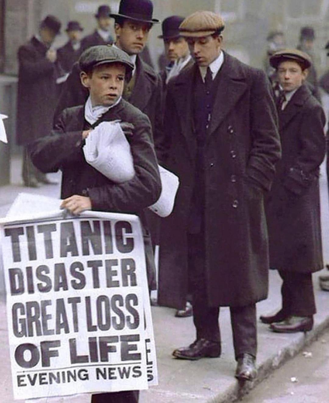 20 Vintage Photos of Paperboys from the 1900s