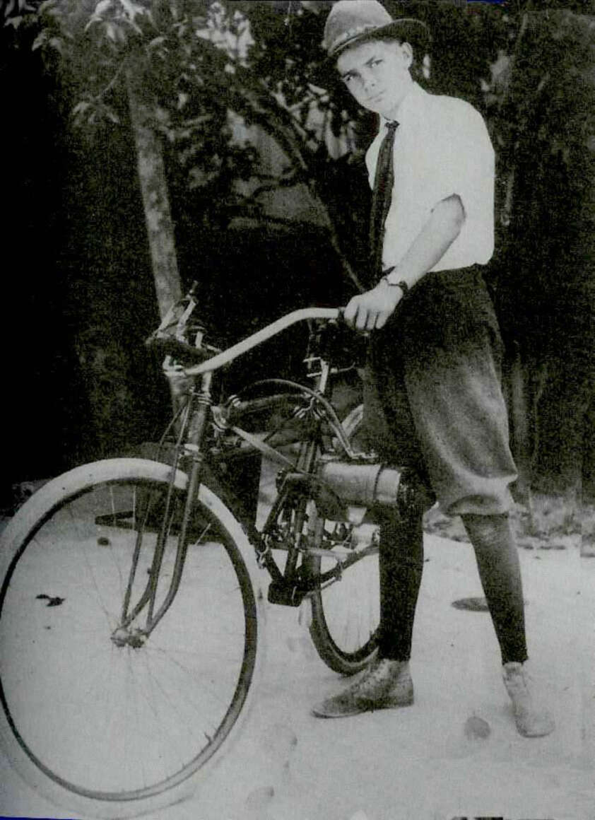 20 Vintage Photos From the 1910s Bicycle Craze