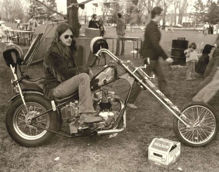 20 Vintage 1980s College Photos