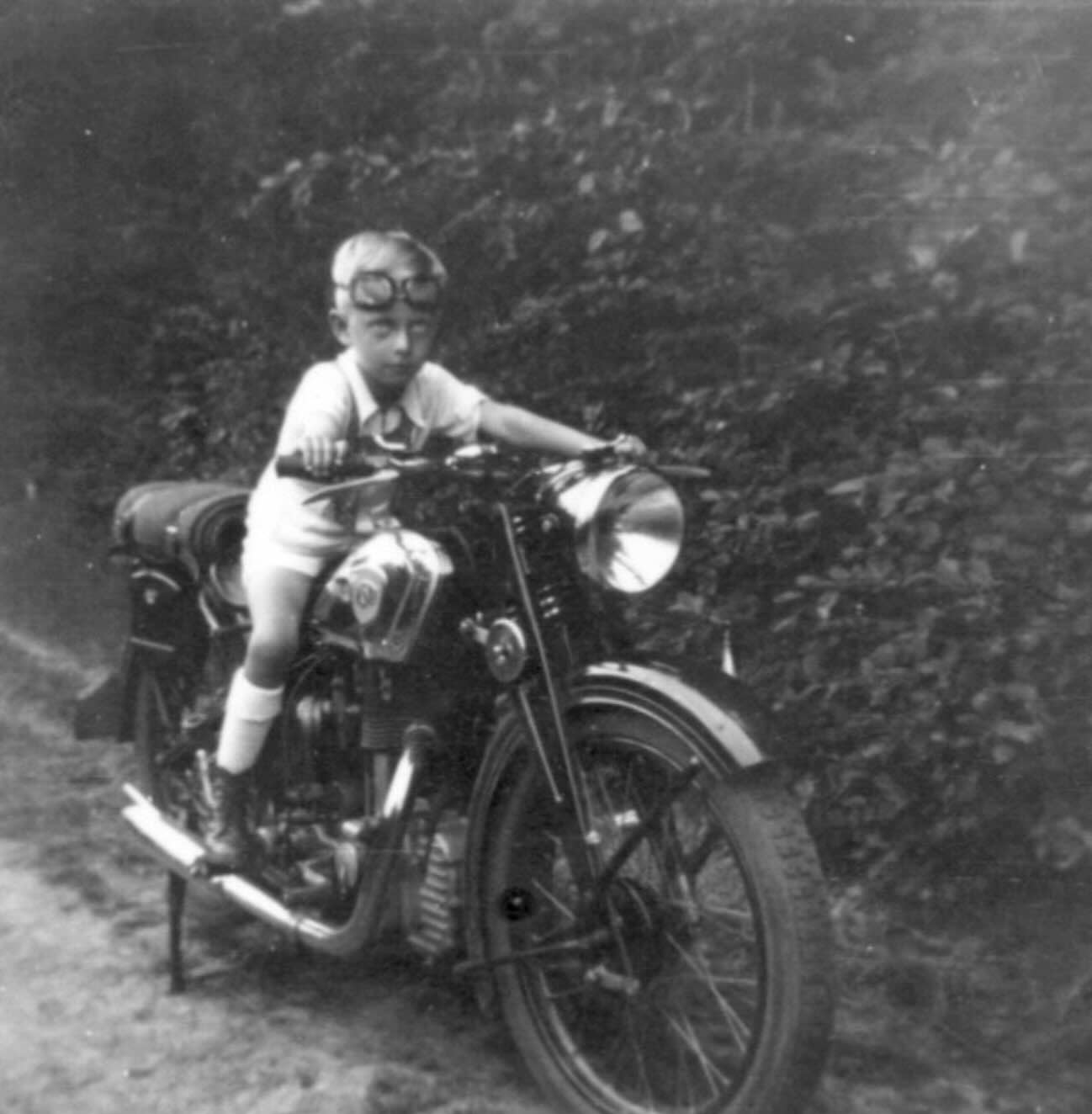 15 Vintage Motorcycles From the Early 1950s - The Scroller