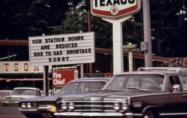 15 Vintage Photos Capturing the 1970s Oil Crisis