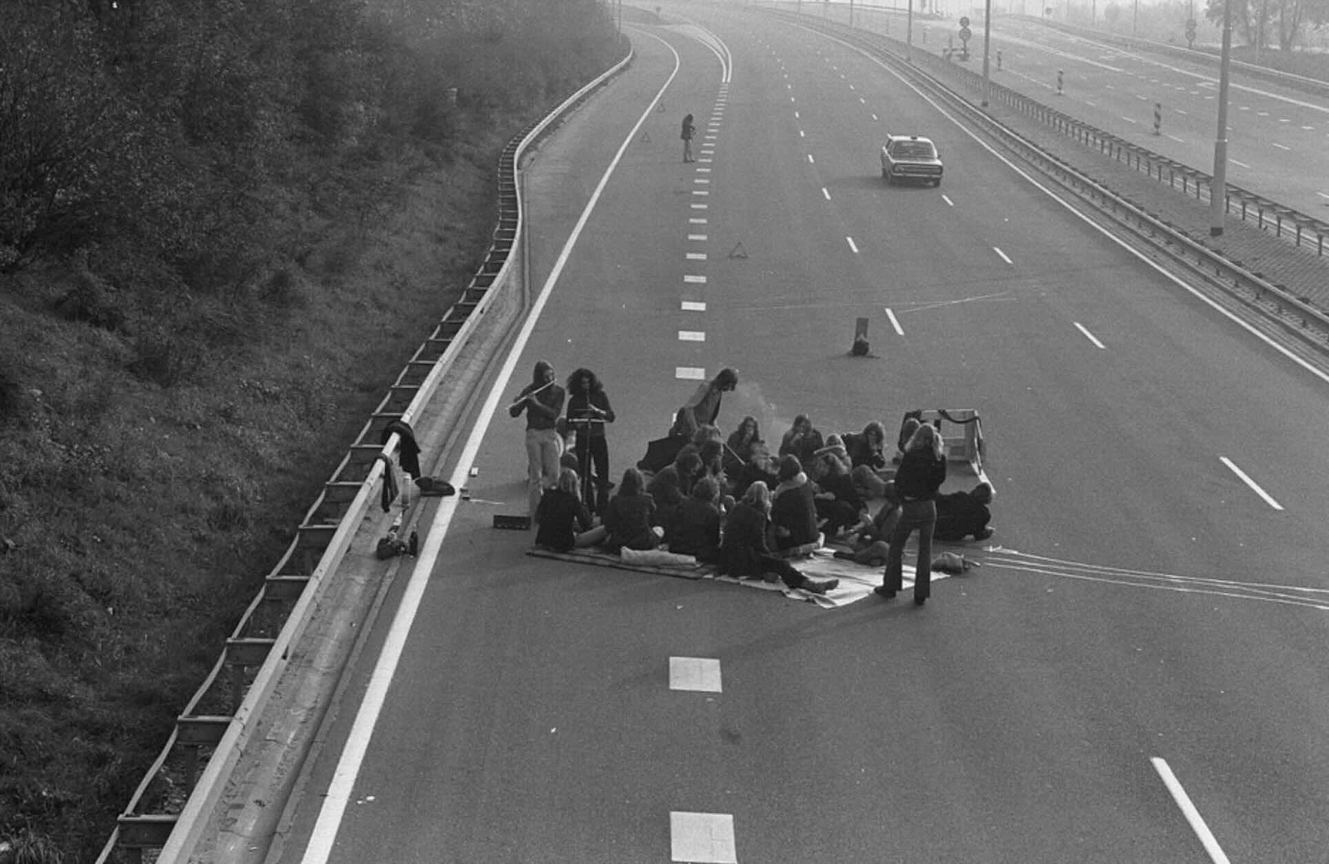 15 Vintage Photos Capturing the 1970s Oil Crisis