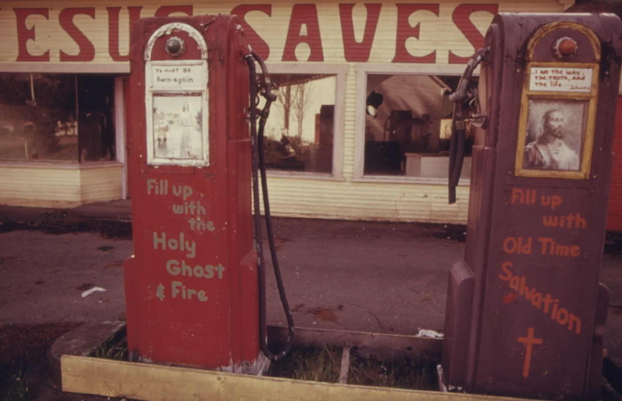 15 Vintage Photos Capturing the 1970s Oil Crisis