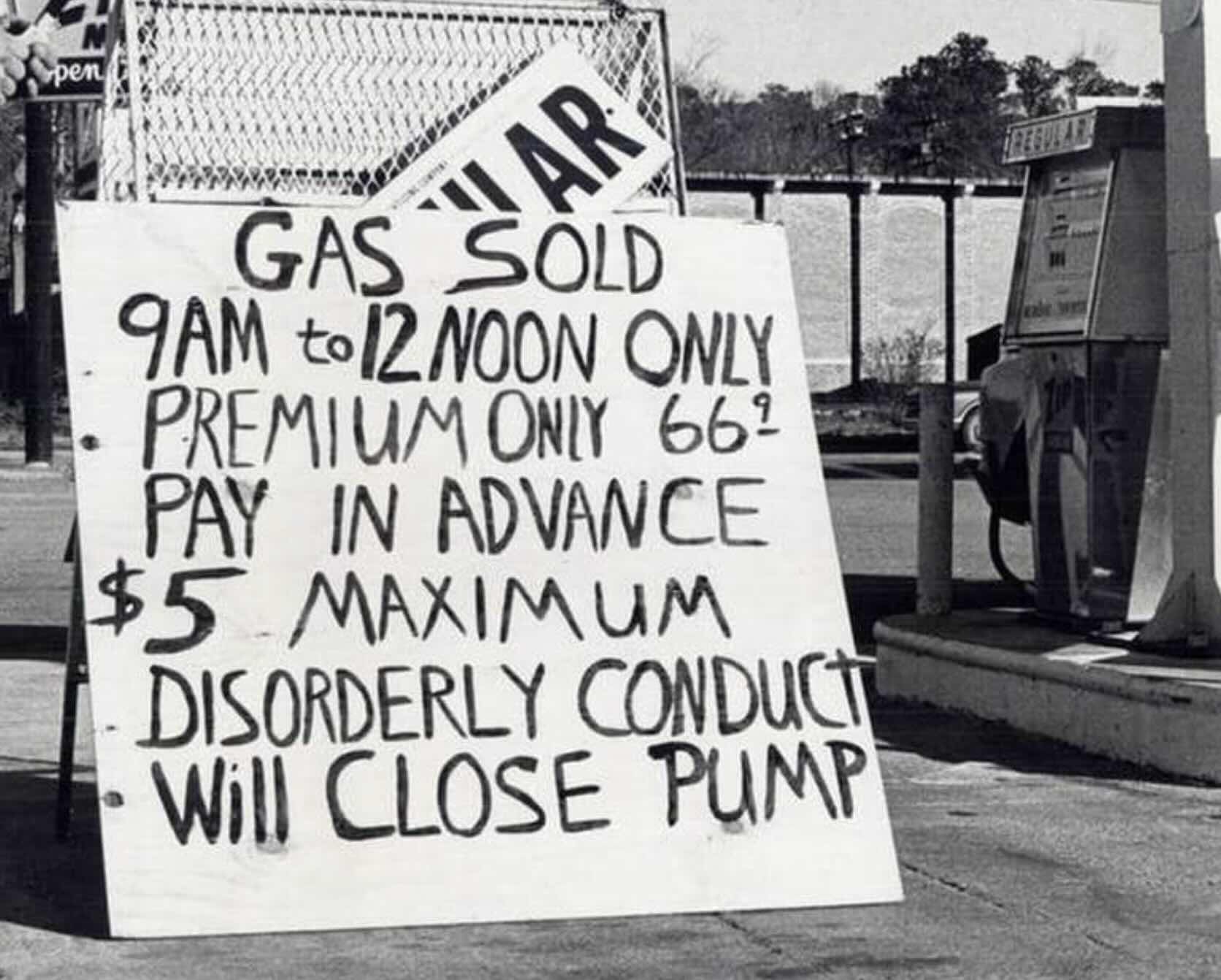 15 Vintage Photos Capturing the 1970s Oil Crisis