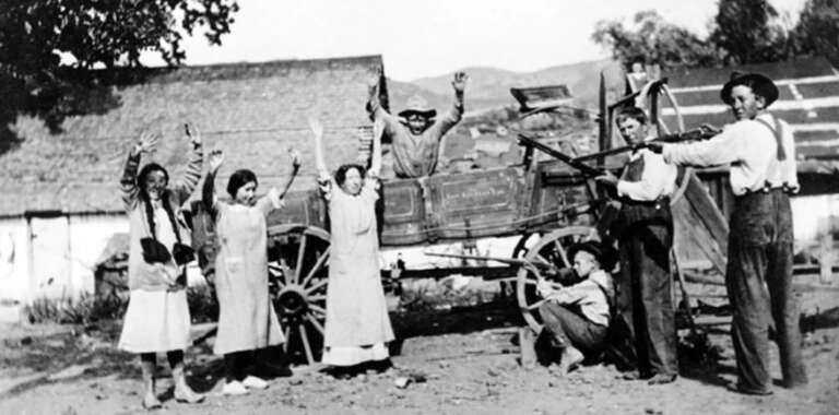 24 Vintage Photos That Capture 1915
