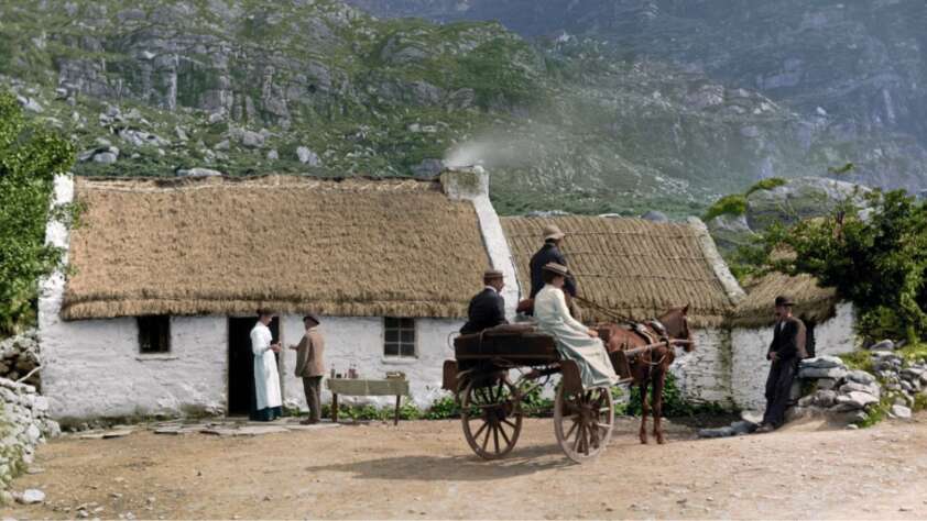 Vintage Photos - The Scroller