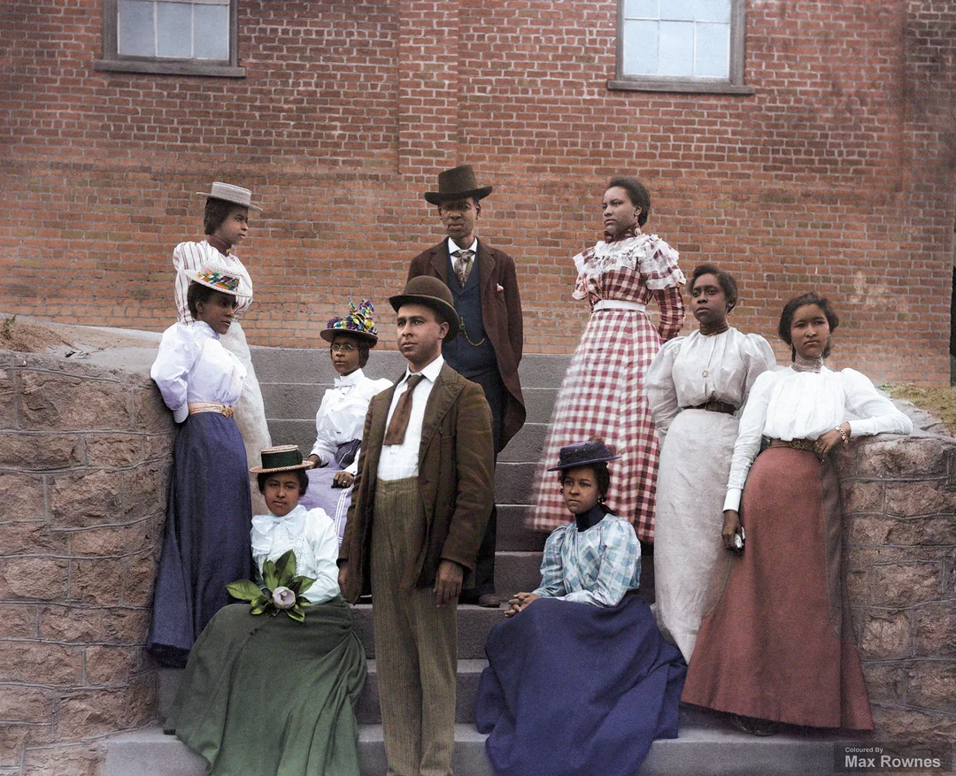 24 Colorized Vintage Photos of Life in 1899