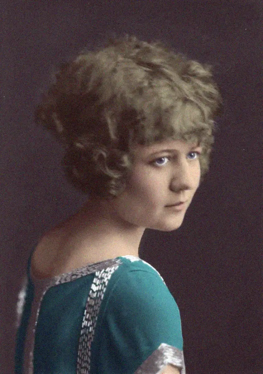 20 Stunning Colorized Photos That Bring 1926 to Life
