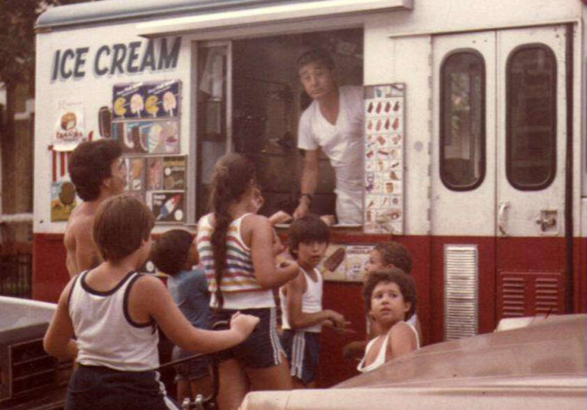 24 Vintage Photos That Capture The Summer of 1975 Perfectly