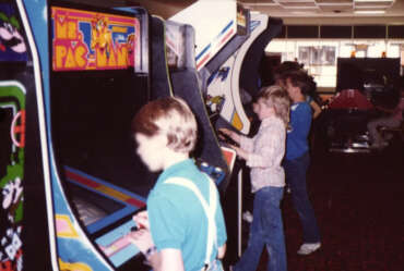 24 Vintage Photos of The Roller Rink Craze of The 1980s