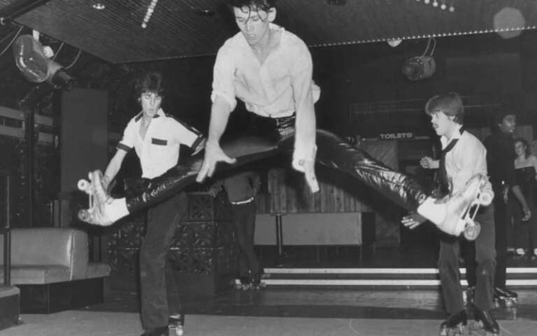 24 Vintage Photos of The Roller Rink Craze of The 1980s