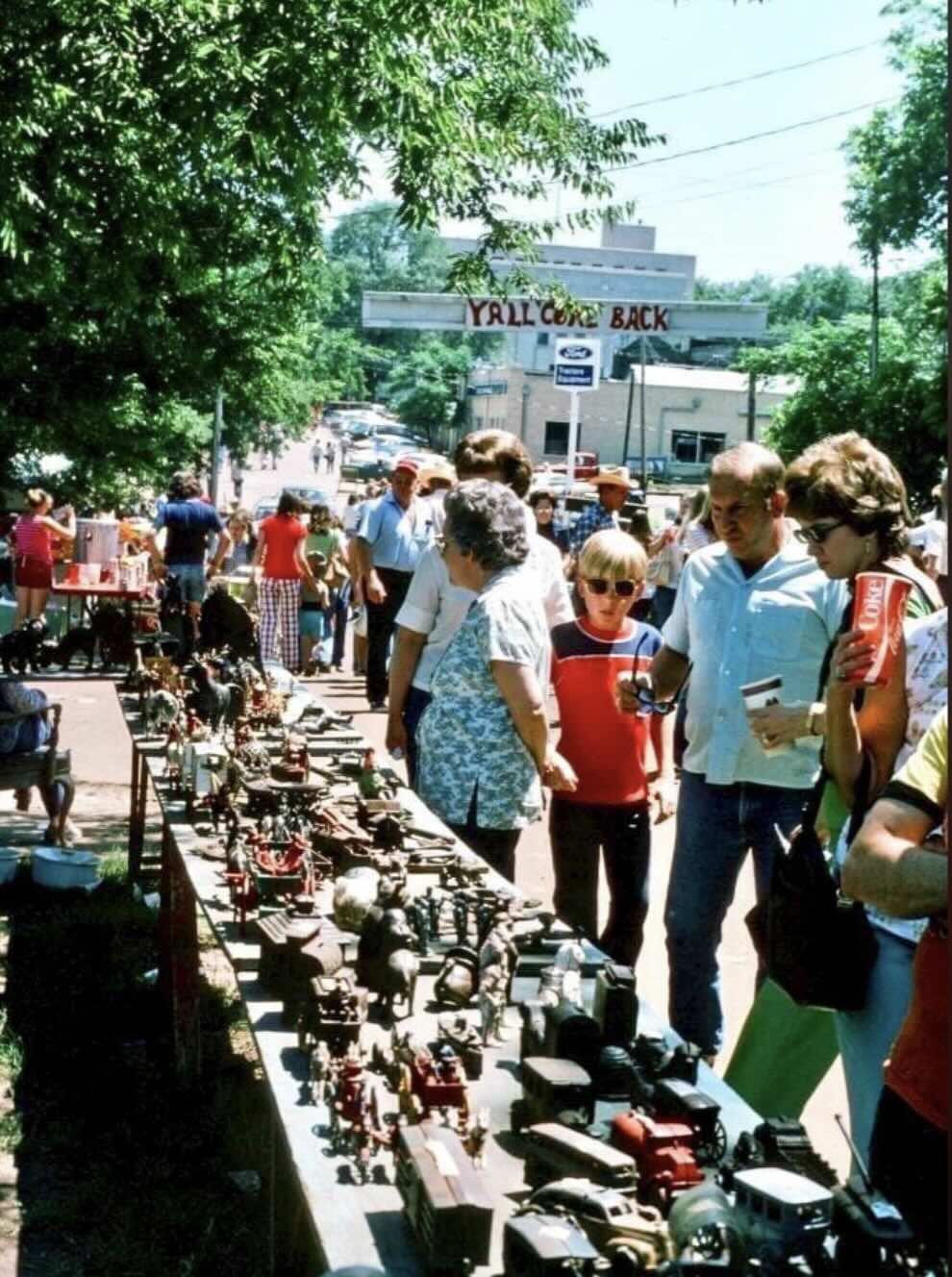 20 Vintage Photos That Perfectly Capture Texas in the 1960s-1970s