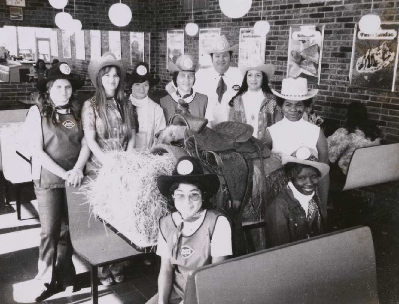 20 Vintage Photos That Perfectly Capture Texas in the 1960s-1970s
