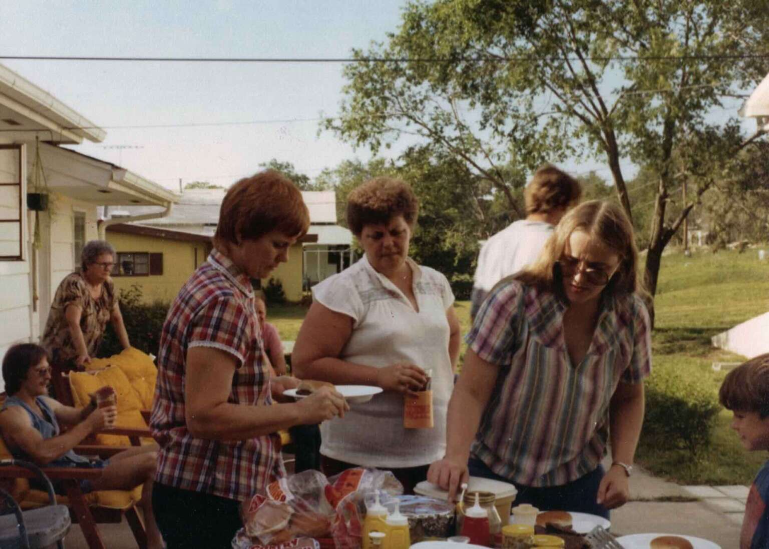 24 Vintage Photos That Capture the Electric Eighties