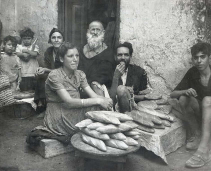 20 Vintage Photos of Bakeries That Bring the Past to Life