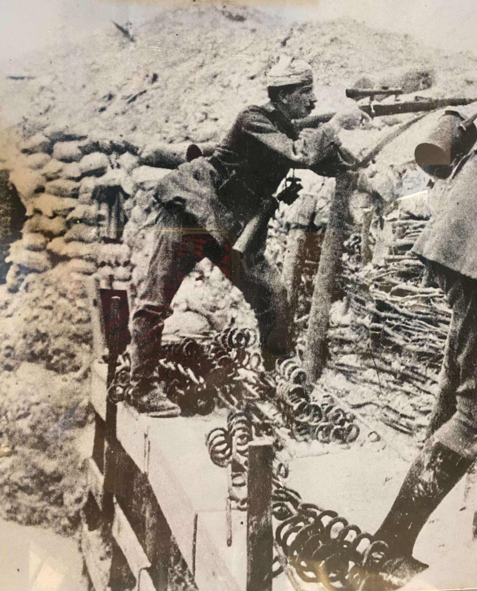 20 Vintage Photos of Soldiers in the Trenches During Wartime