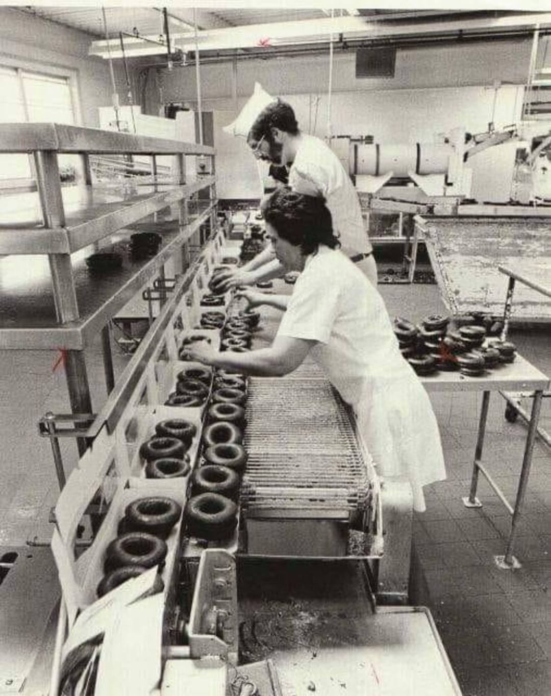 20 Vintage Photos of Bakeries That Bring the Past to Life