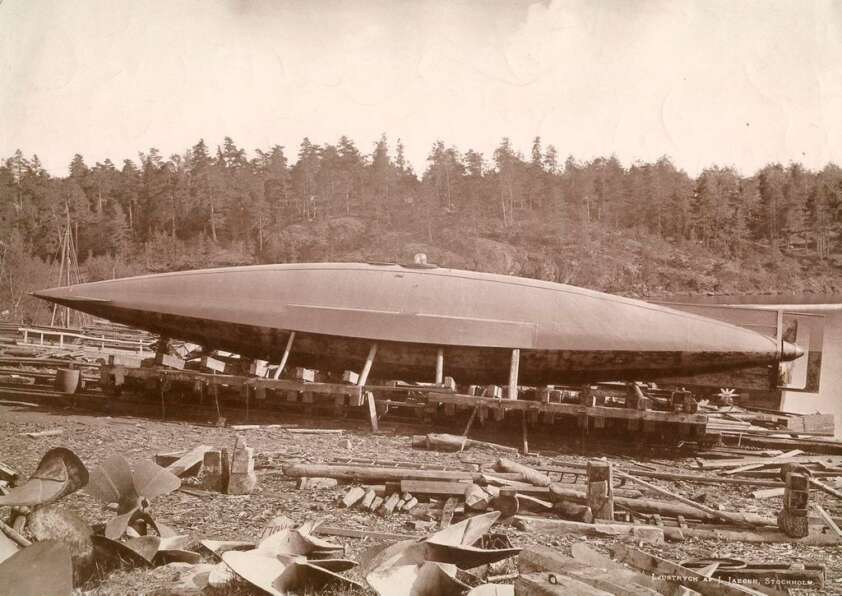 20 Vintage Images of Submarines from 1620 to 1970