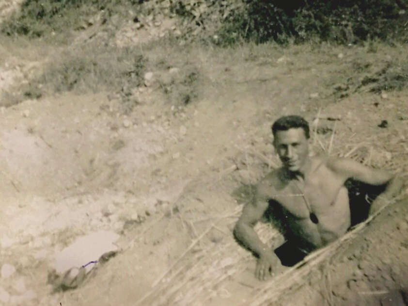 20 Vintage Photos of Soldiers in the Trenches During Wartime