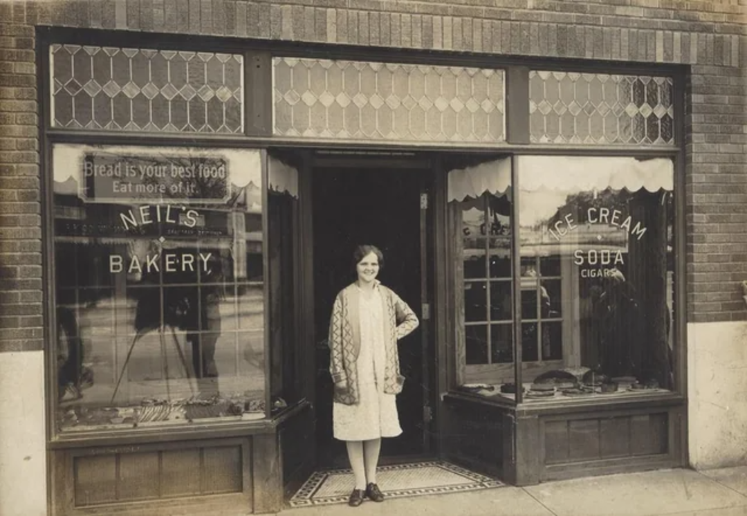 20 Vintage Photos of Bakeries That Bring the Past to Life