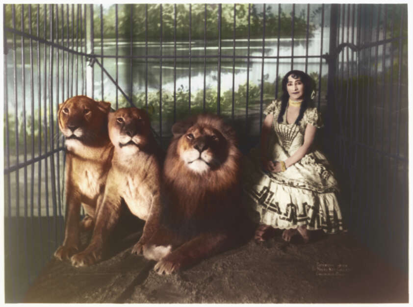 26 Colorized Vintage Photos That Sum Up Life In 1899