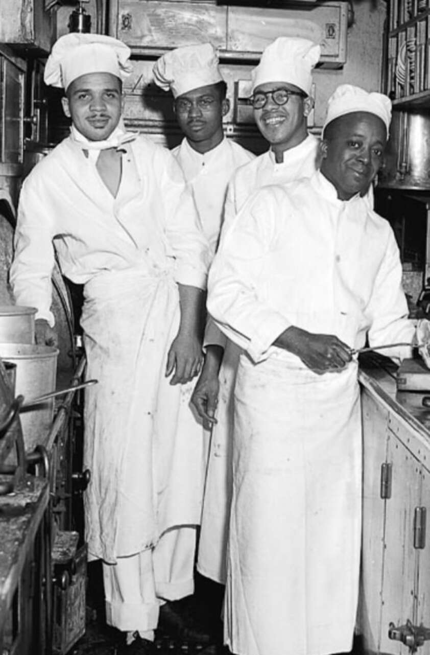 20 Fascinating Photos of Chefs from the Past (1900s–1990s)