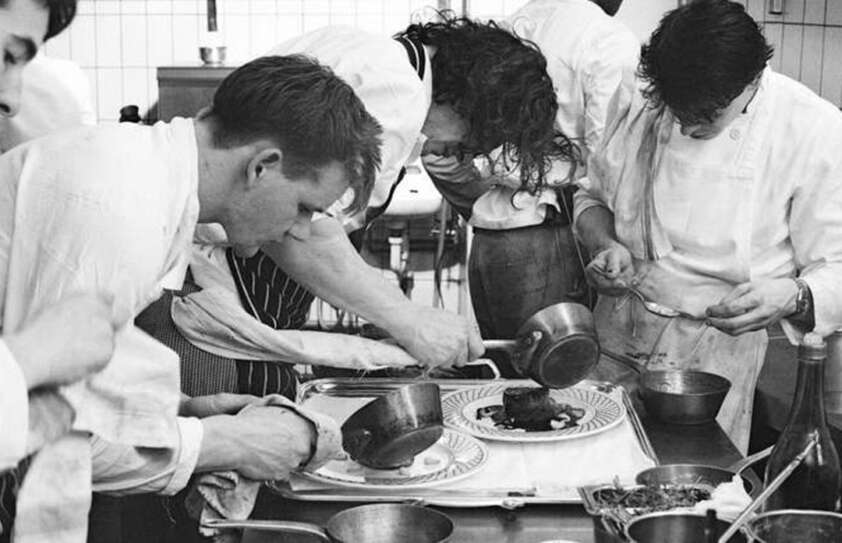 20 Fascinating Photos of Chefs from the Past (1900s–1990s)