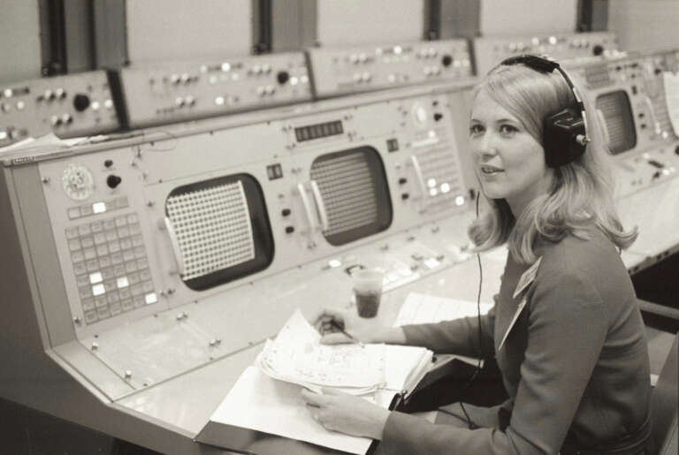 20 Vintage Photos That Show What NASA Was Like in the 1960s