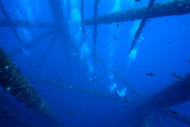 20 Photos That Show What Life on an Oil Rig Is Really Like