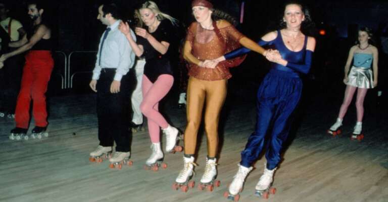 24 Vintage Photos of The Roller Rink Craze of The 1980s