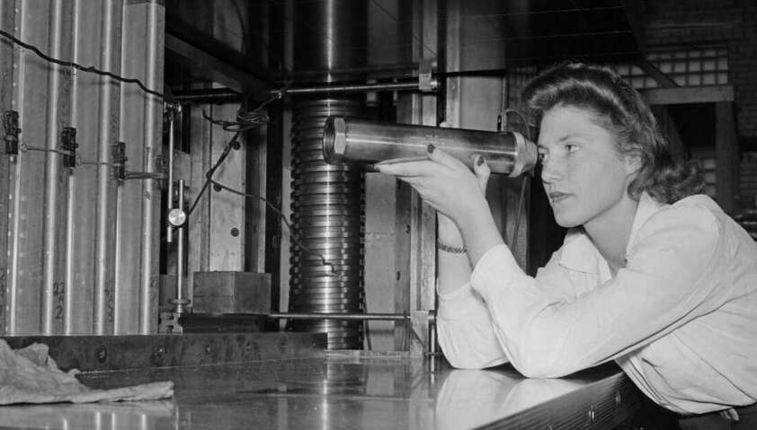 20 Powerful Vintage Photos From the Cold War Era