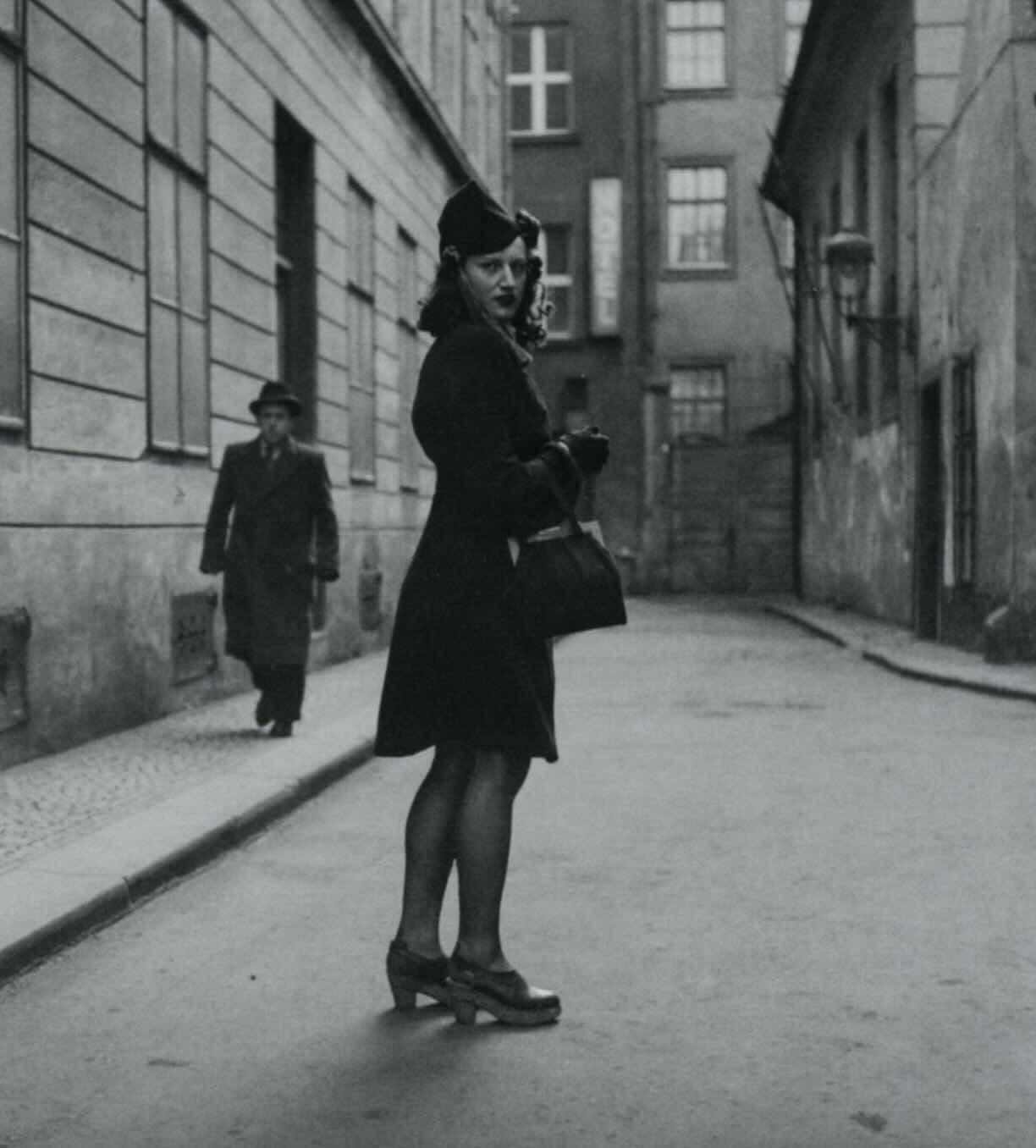 35 Vivid Vintage Photos of 1942