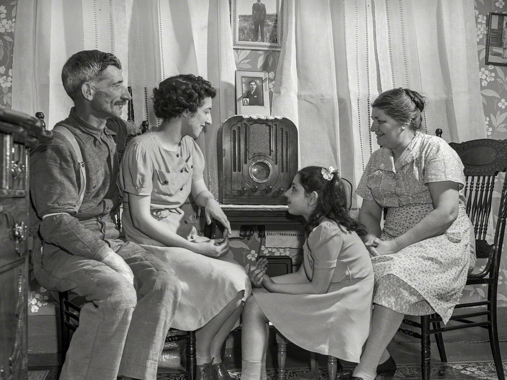 35 Vivid Vintage Photos of 1942