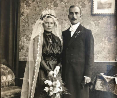 18 Wedding Traditions From the Early 1900s