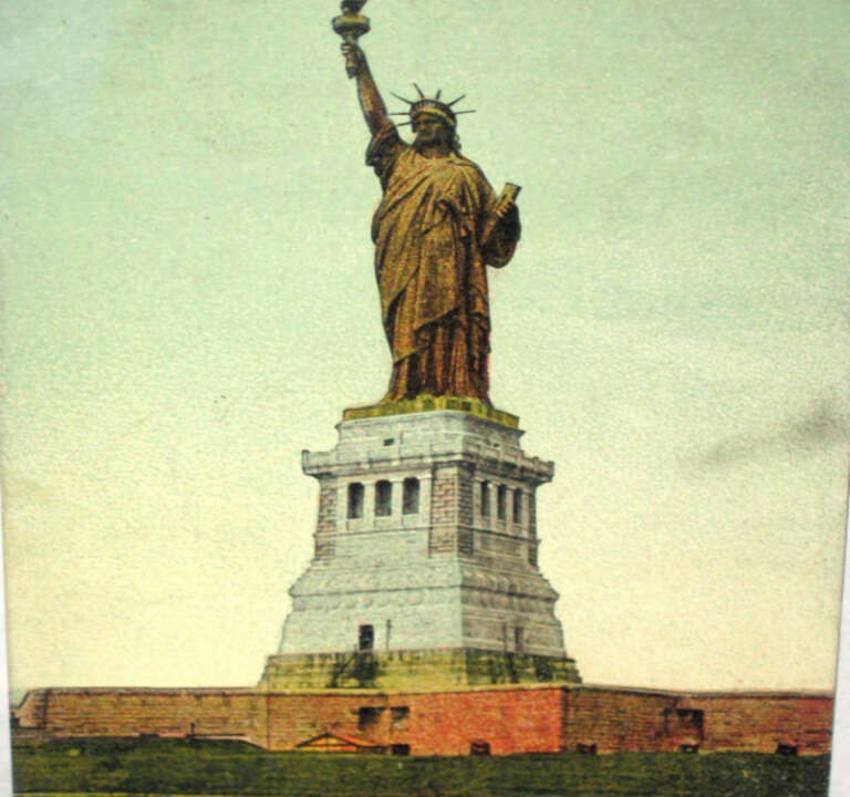 Vintage Photos of the Statue of Liberty Through the Decades