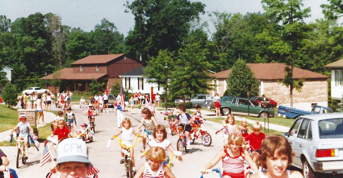 20 Colorized Photos That Offer a Glimpse Into 1982