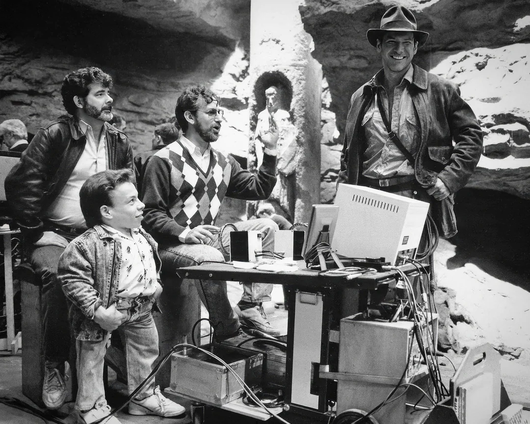 20 Behind-the-Scenes Photos from Classic Hollywood Films