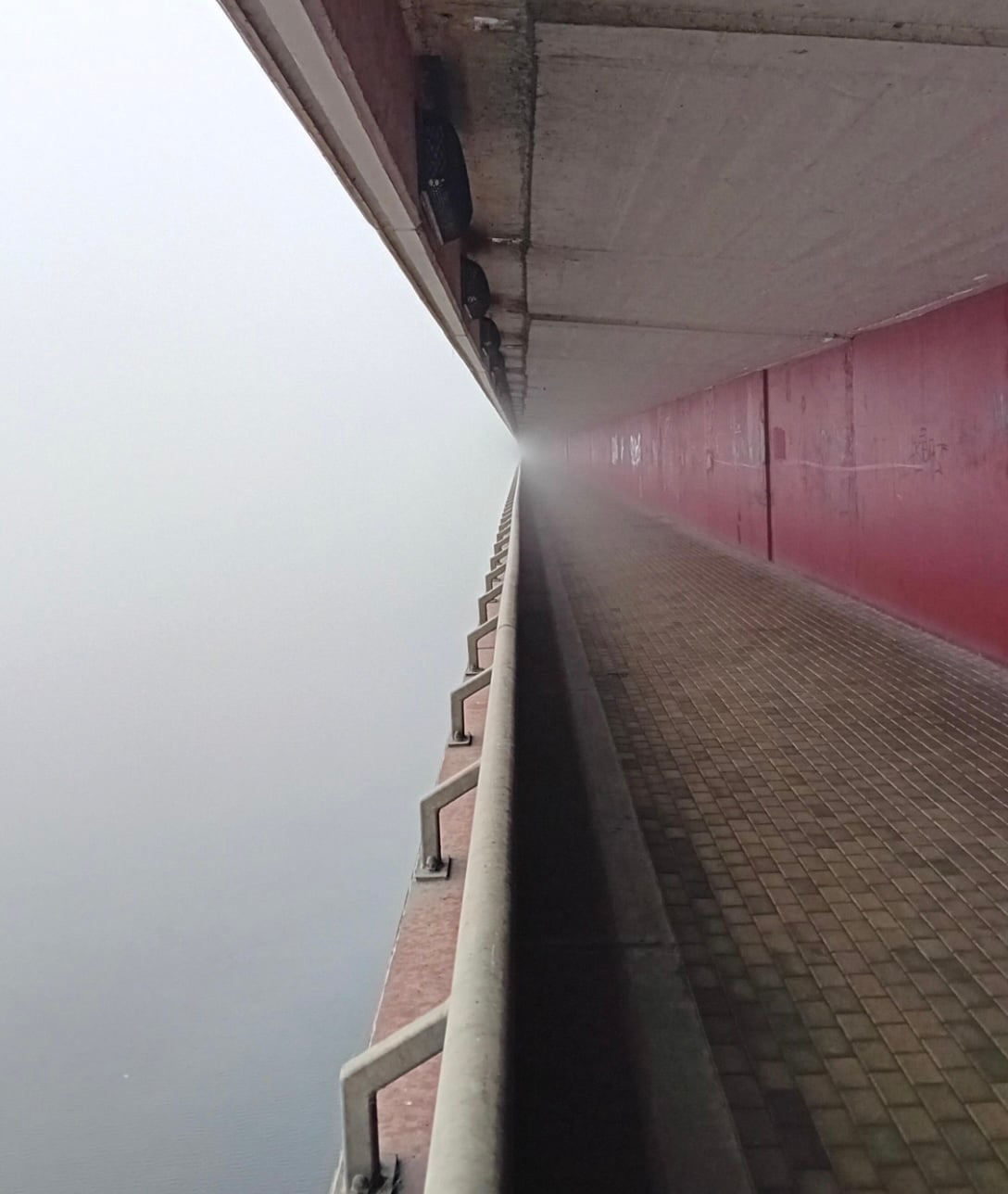 20 Photos of Unsettling Liminal Spaces That Are Extra Weird