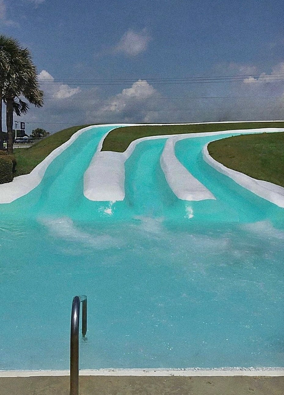 20 Photos of Unsettling Liminal Spaces That Are Extra Weird
