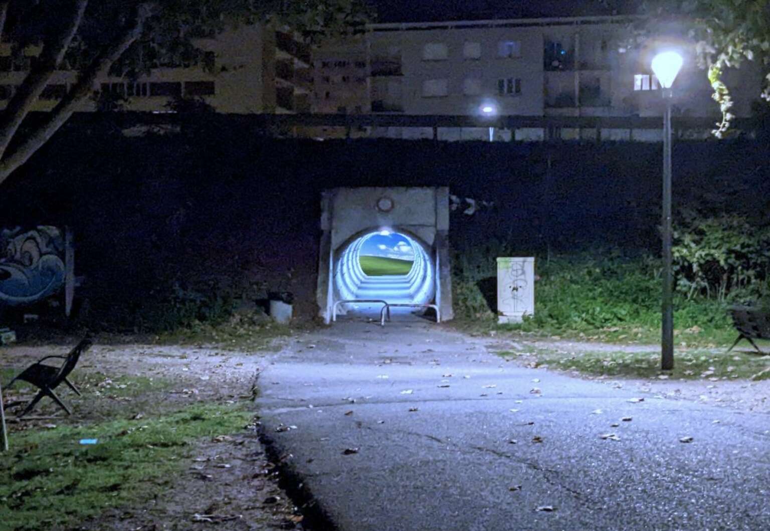 20 Photos of Unsettling Liminal Spaces That Are Extra Weird