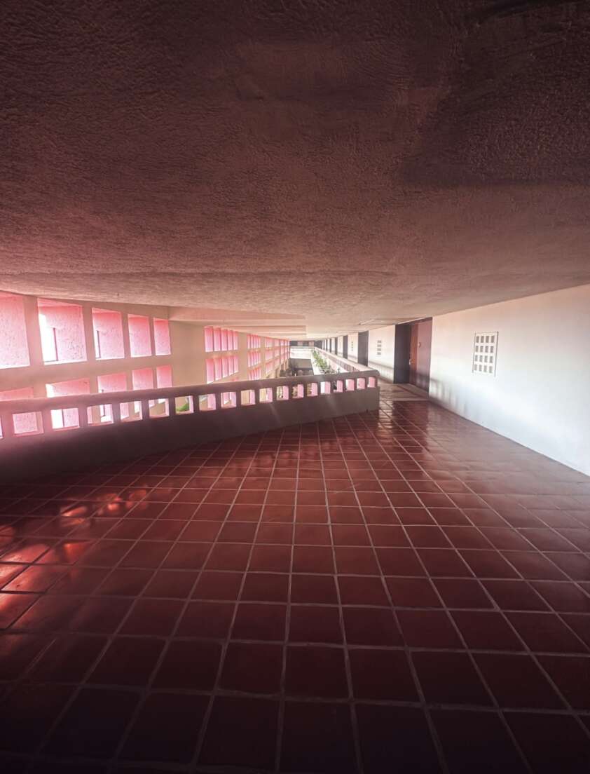 20 Photos of Unsettling Liminal Spaces That Are Extra Weird