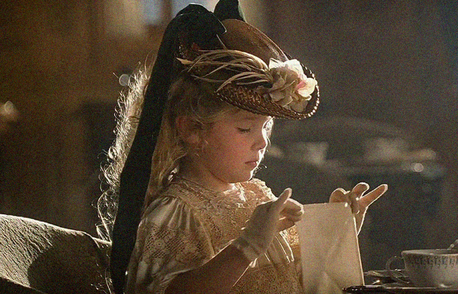 15 Strange Dining Etiquette Rules From the 1920s