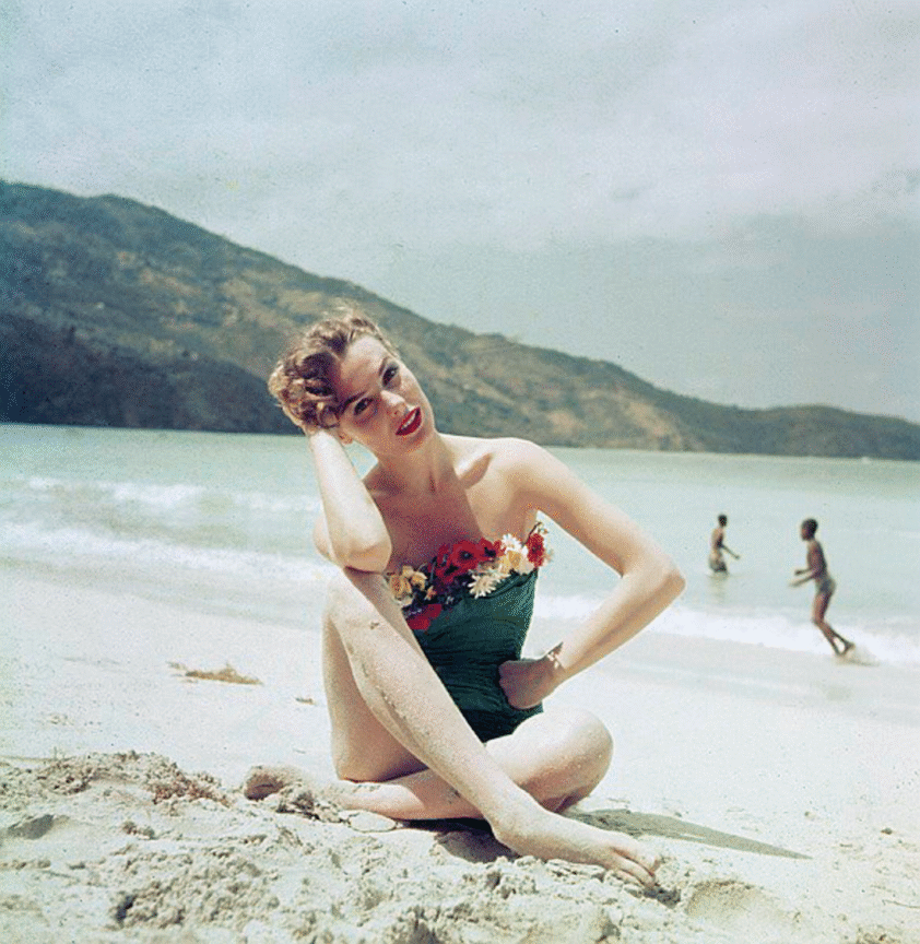 25 Vintage Beach Photos From The 1940s And 50s