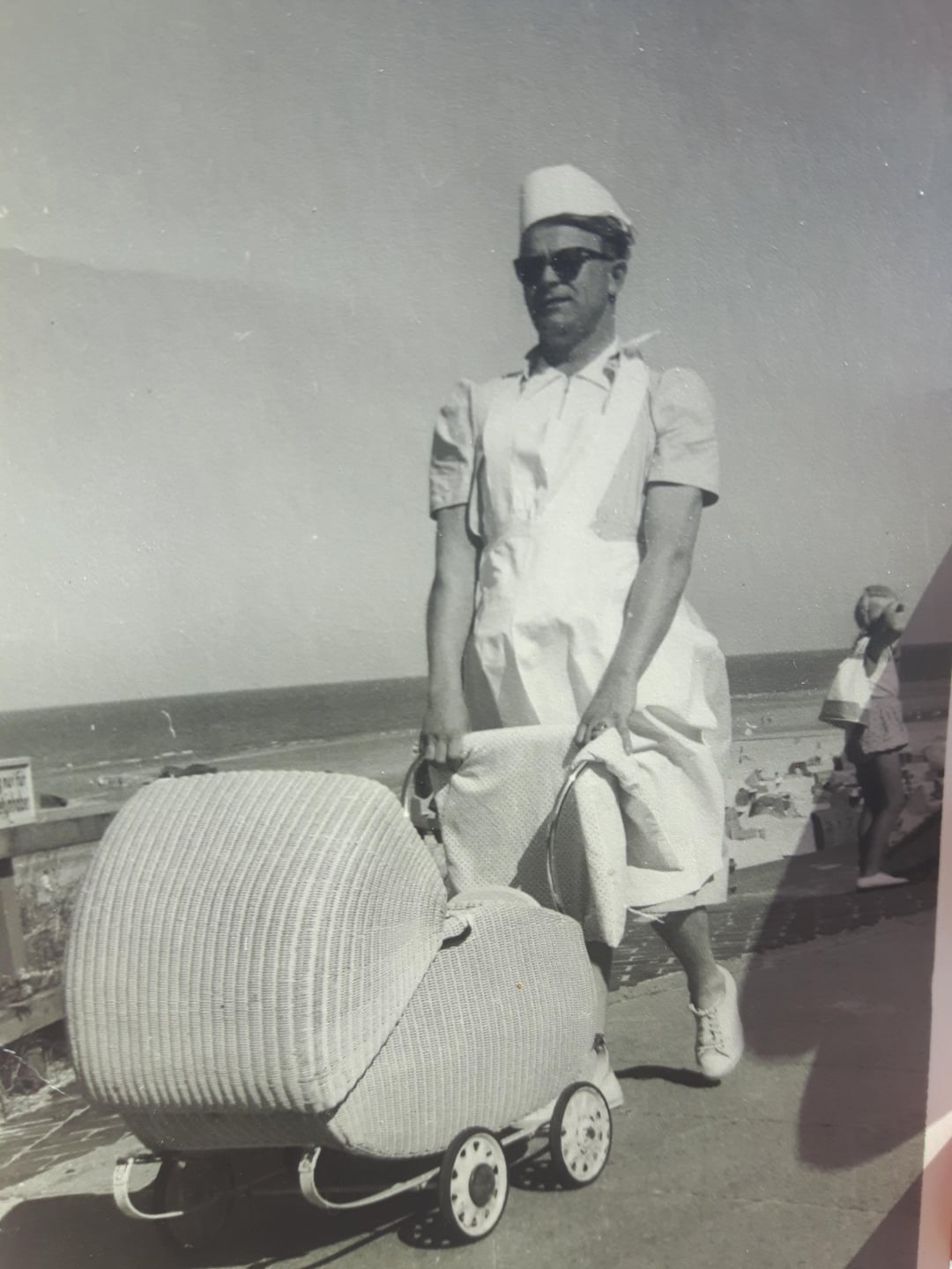 25 Vintage Beach Photos from the 1940s and ’50s