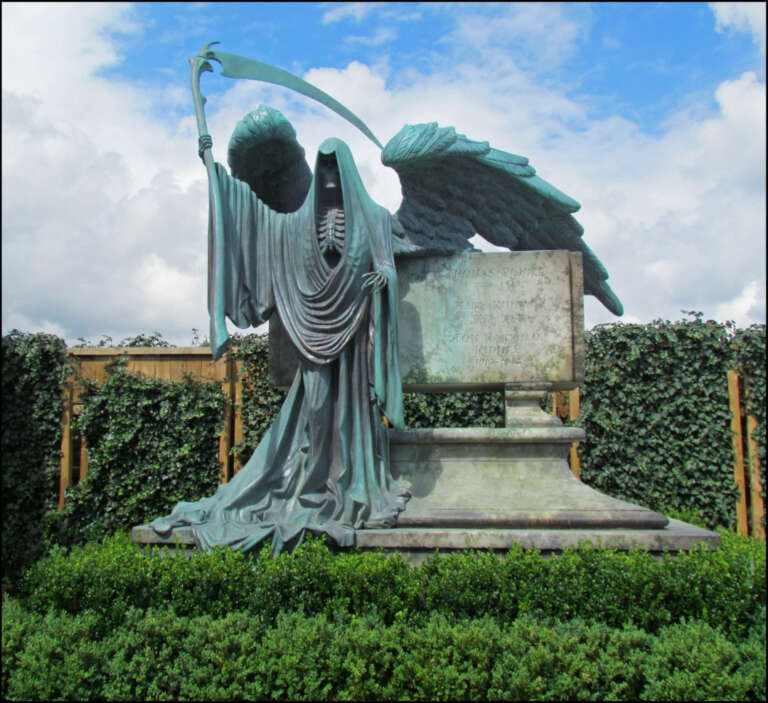 15 Disturbing Statues That Shouldn’t Exist