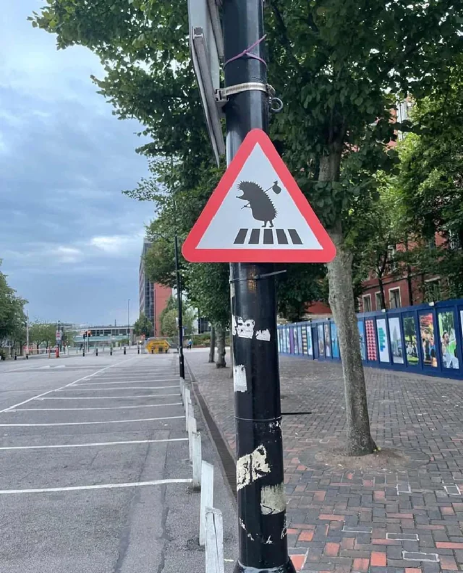 18 Warning Signs That Made Us Laugh Instead of Worry